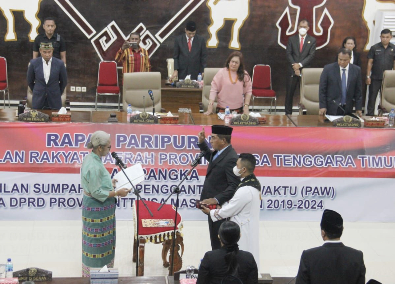 Simon Guido Seran Resmi Dilantik Ketua DPRD NTT Jadi Anggota DPRD PAW ...