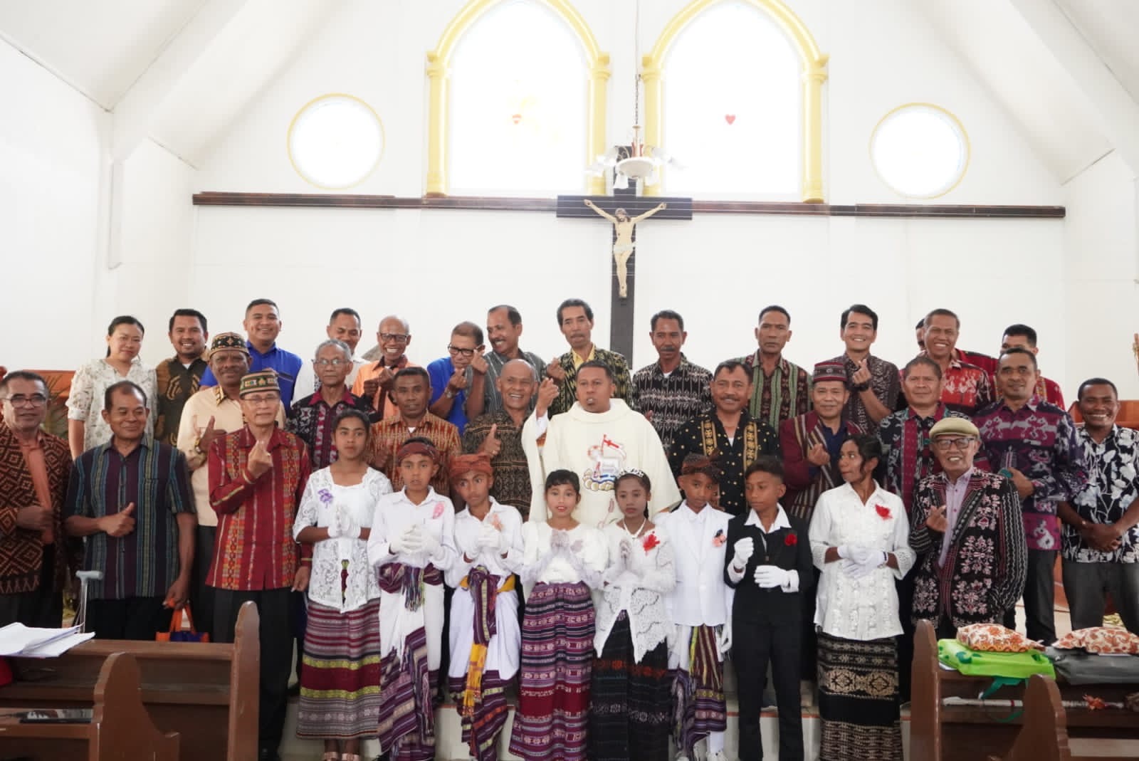 9 Anak Di Stasi Usapi Sonbai dan Bone Menerima Komuni Pertama ...